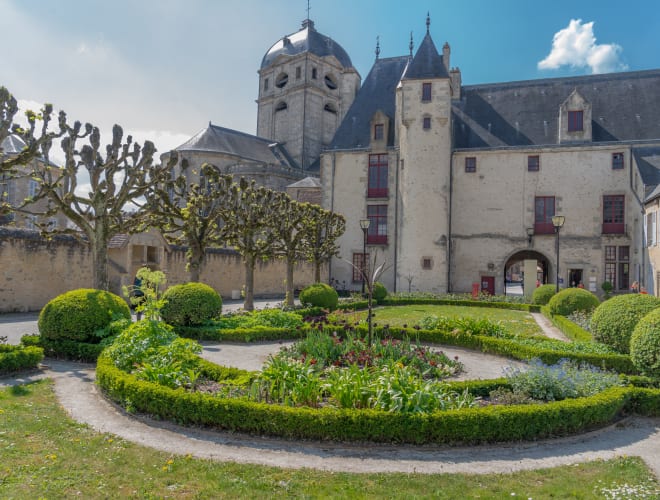 Tourismusinformation Alençon, Alençon: Infos, Preise und mehr | ADAC Maps