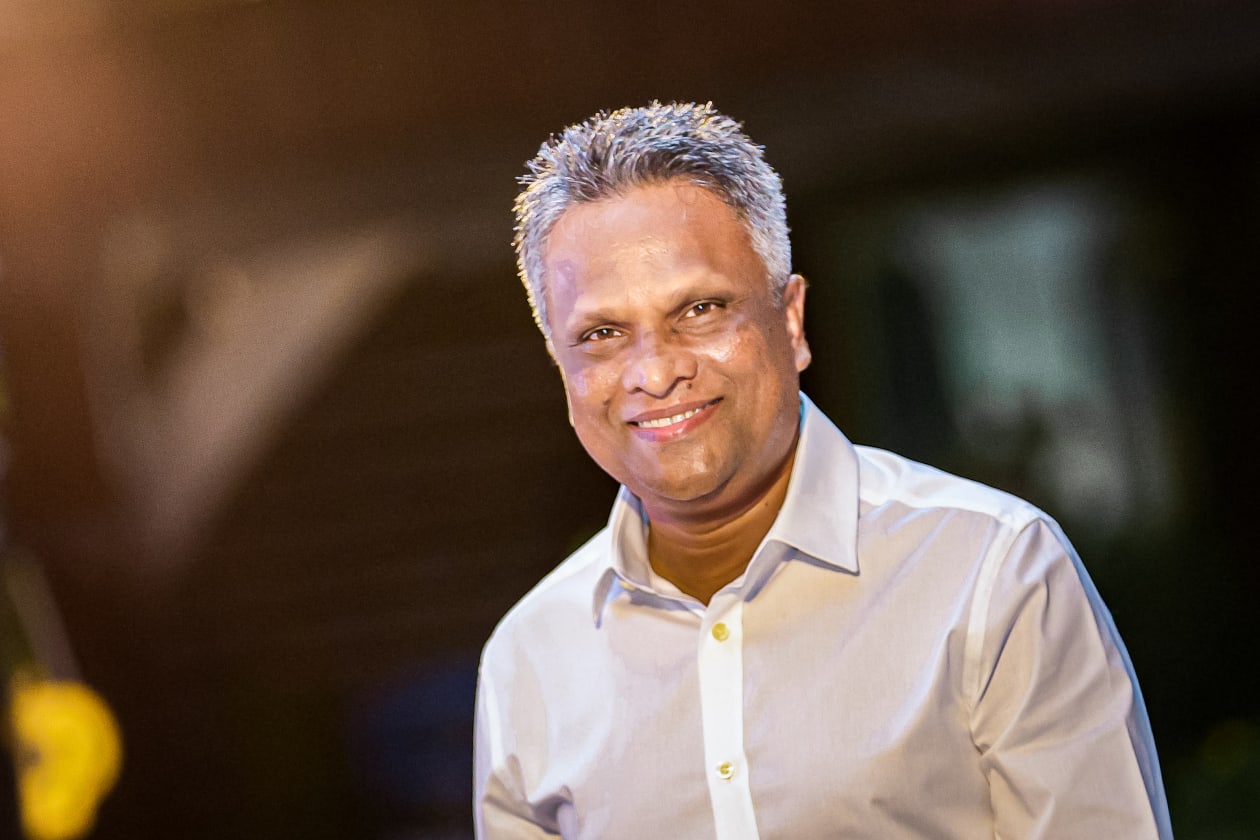 Adhadhu - Opposition MDP's Azim wins mayoral election