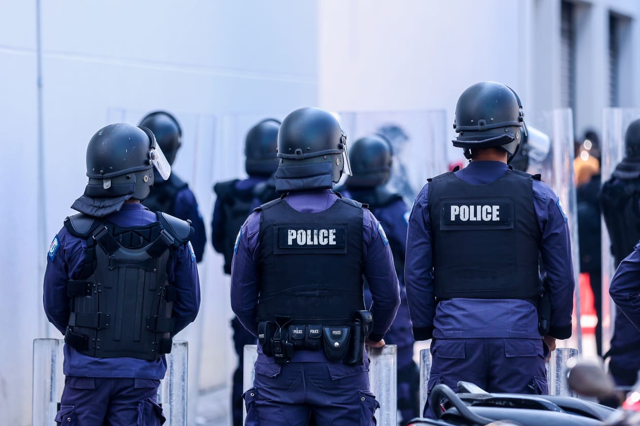 Adhadhu - Police officer injured while arresting drug suspect