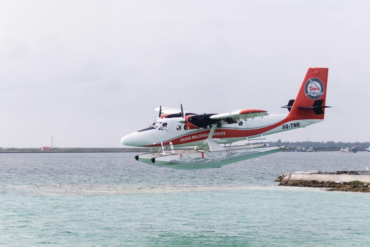 Adhadhu - Civil Aviation Authority investigates seaplane crash-landing