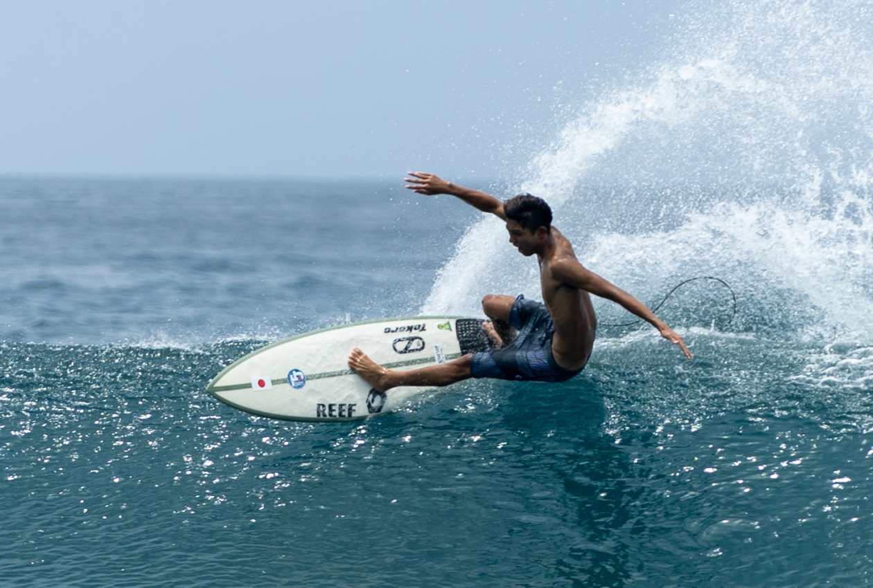 Adhadhu - Opening day delight for surfers in Asian Surfing Championship