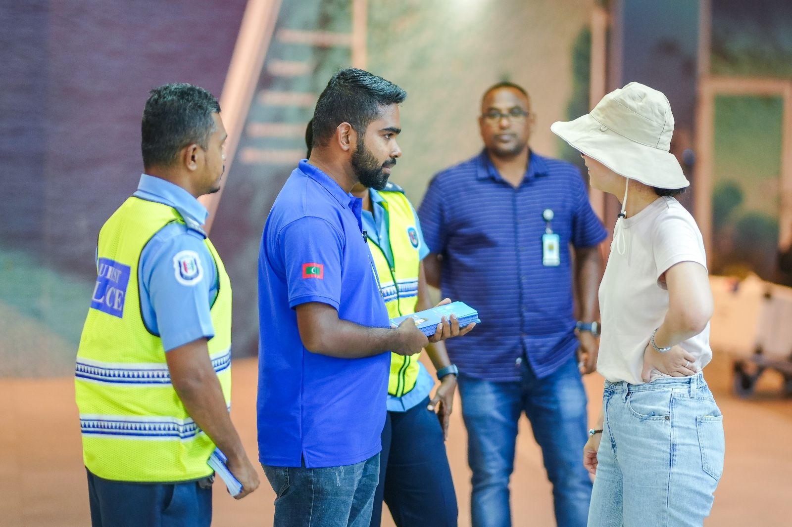 Adhadhu - Police brief Chinese tourists on water safety tips