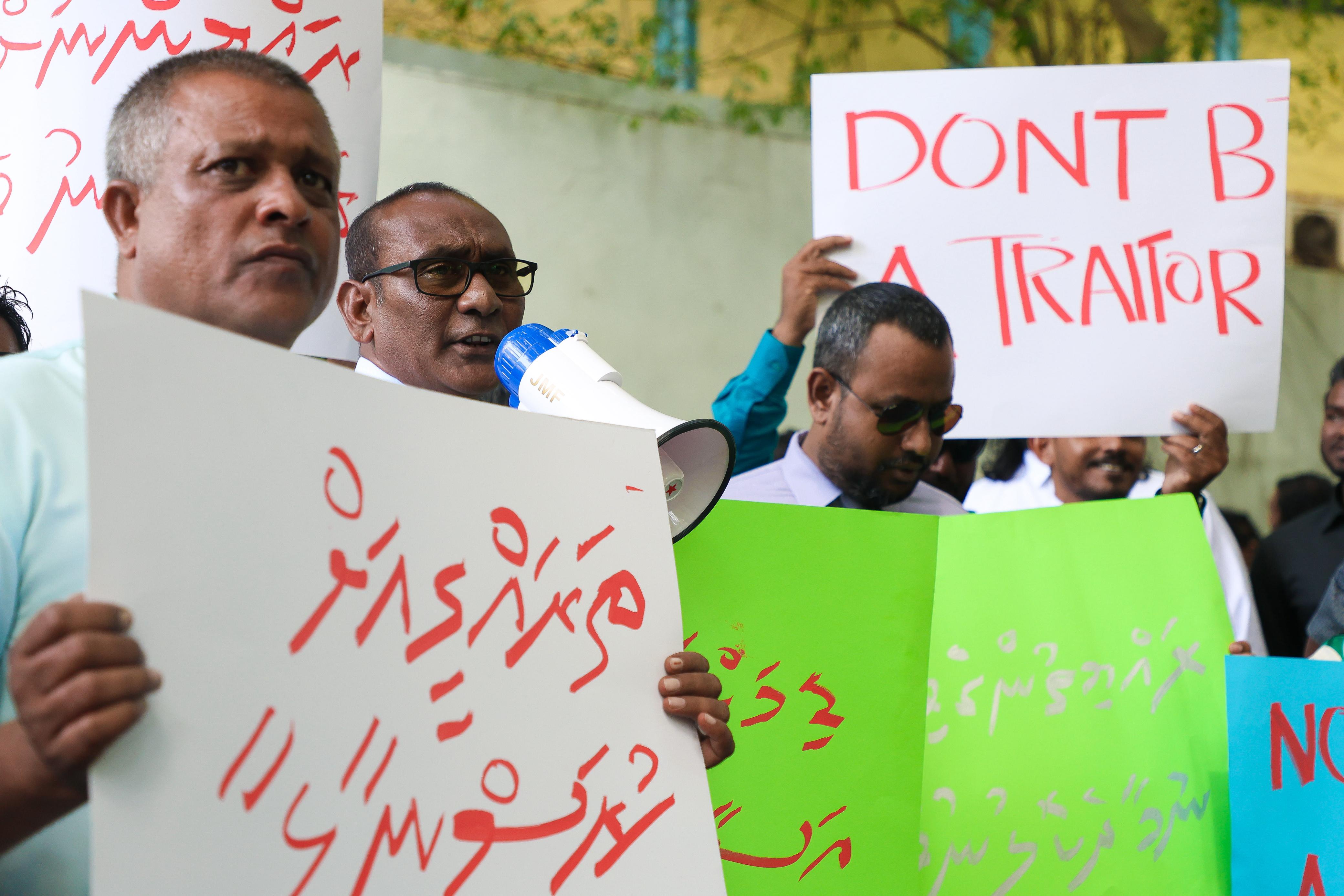 Adhadhu - Ministers and top officials protest against rejection of ...