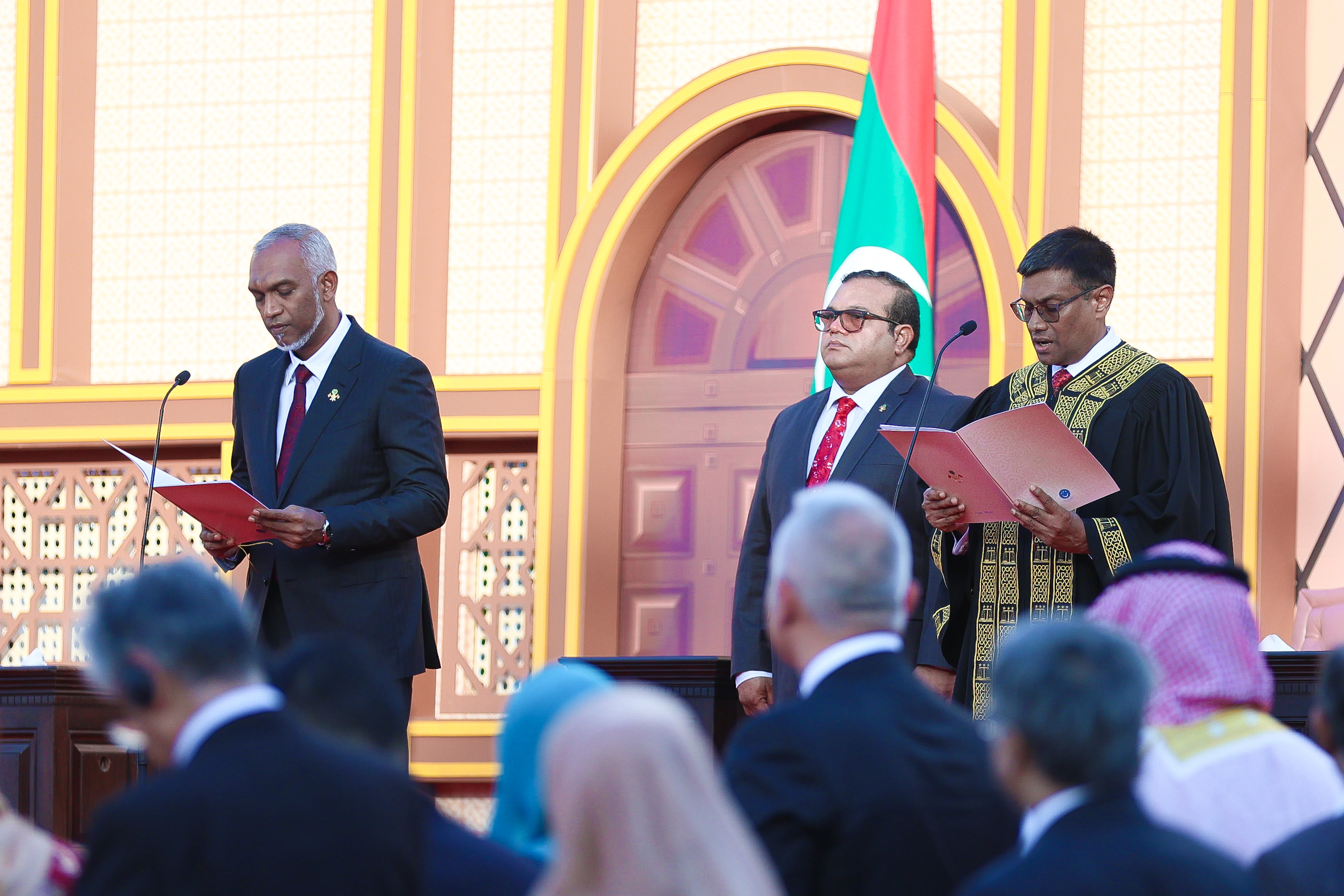 Adhadhu - Dr. Muizzu takes oath of office as President