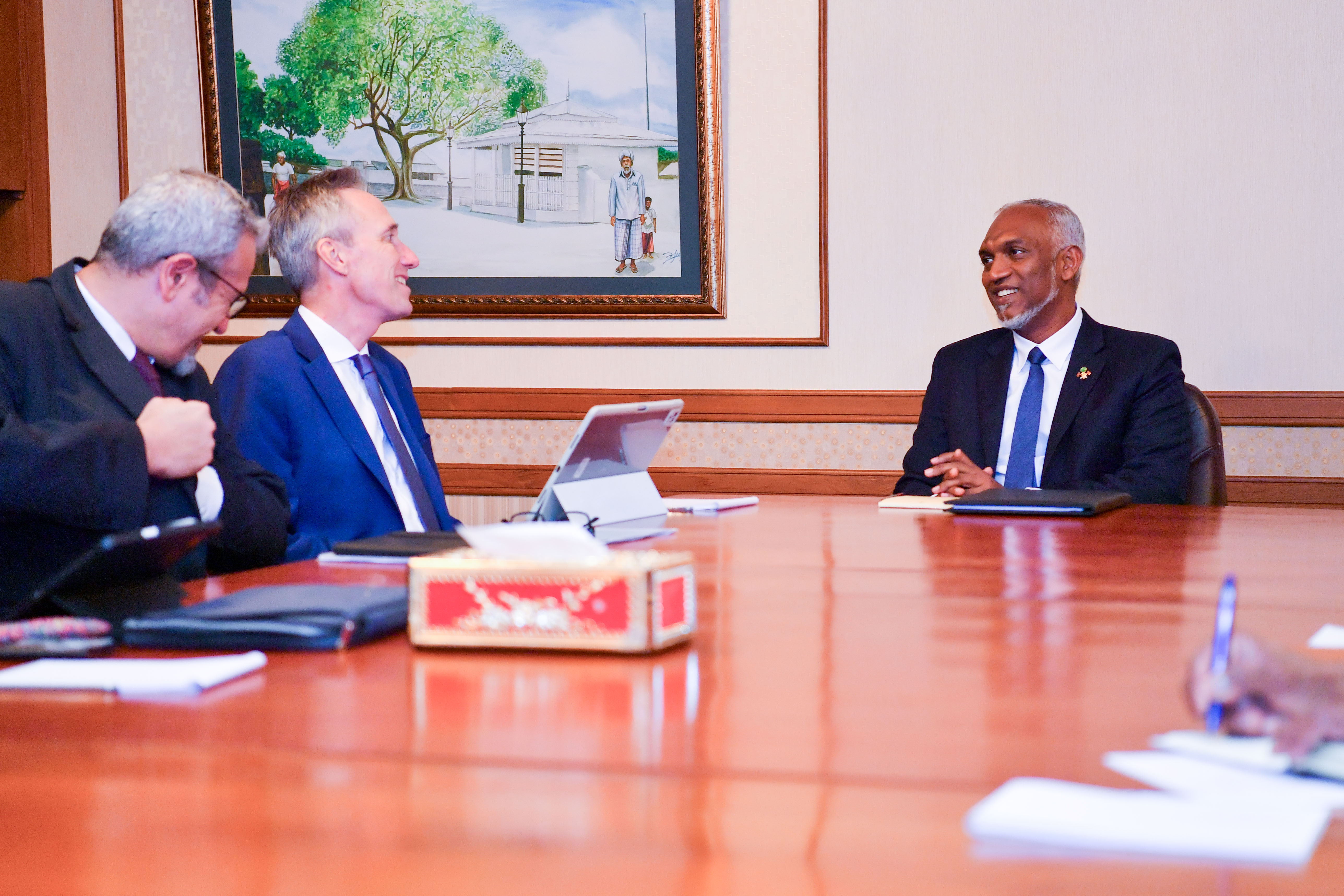 Adhadhu - World Bank advises urgent measures to reduce government spending