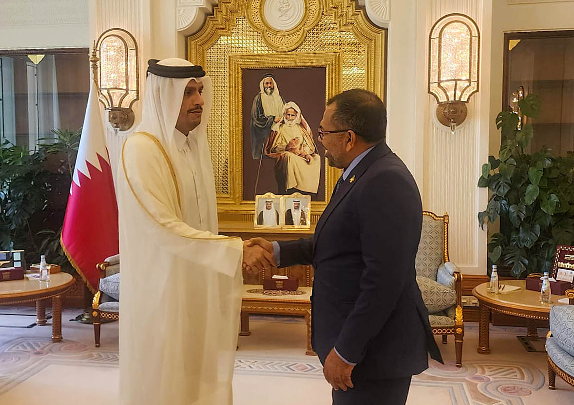 Adhadhu - Foreign Minister meets Qatari Prime Minister