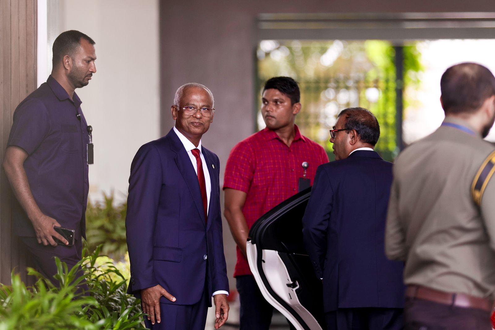 Adhadhu - Nasheed meets Solih at the President's Office