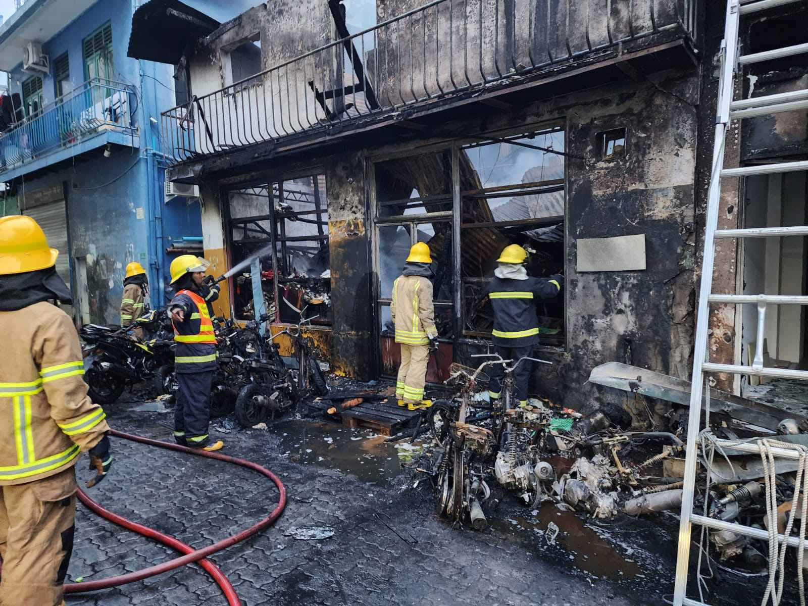 Adhadhu - Shop and 15 parked cycles destroyed in Vega Point fire