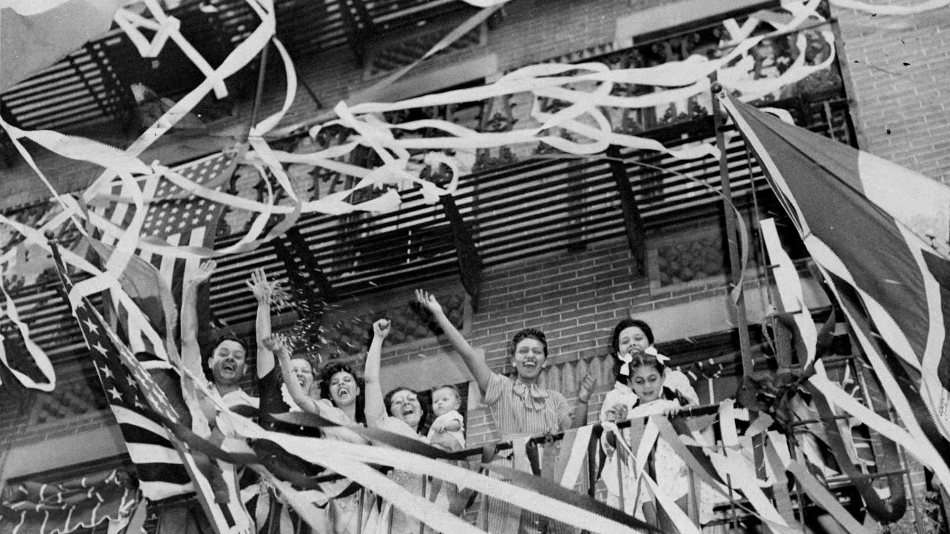 World War II Ends: 21 Photos of Jubilant Celebrations After Allied ...
