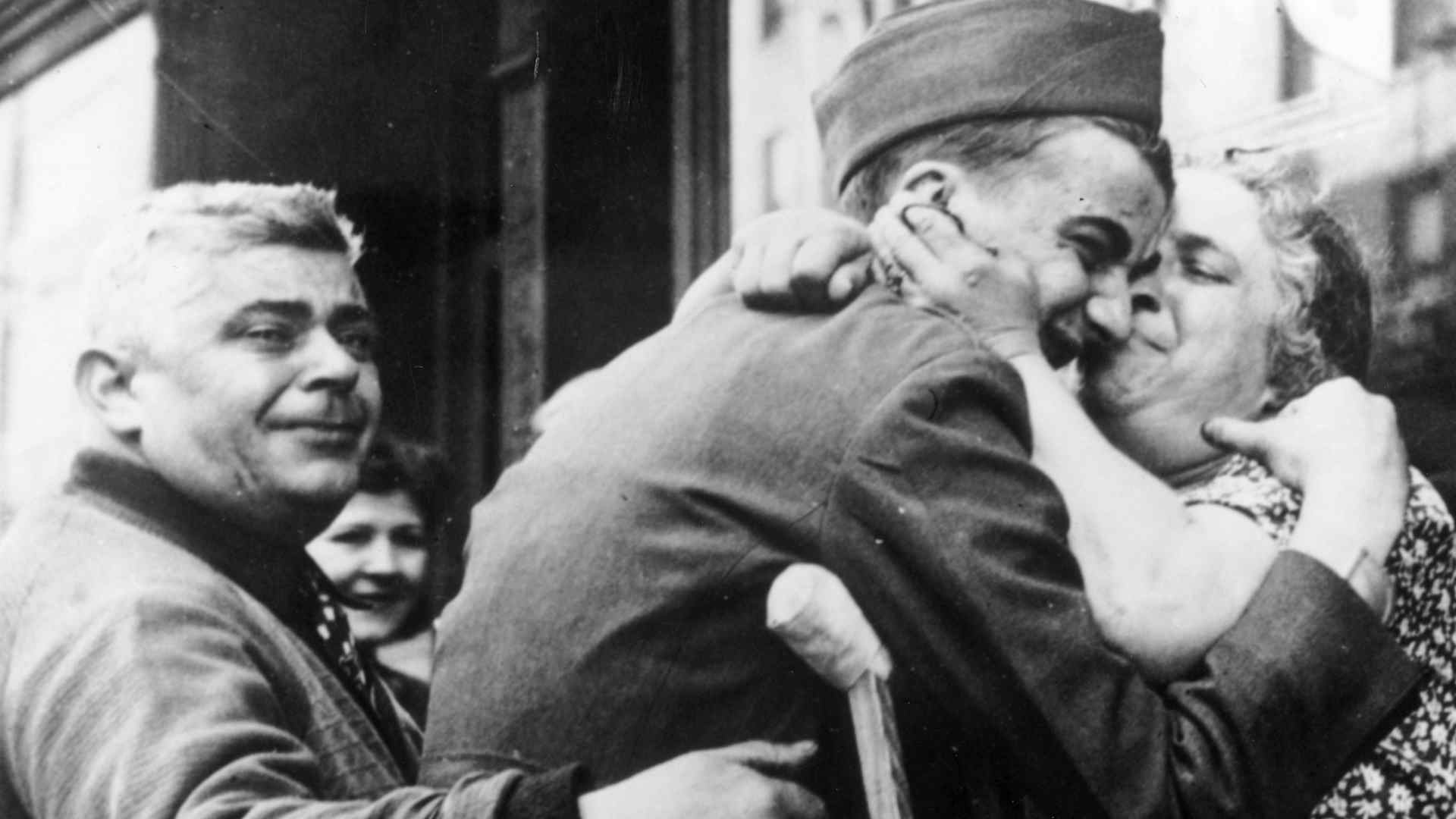 World War II Ends: 21 Photos of Jubilant Celebrations After Allied ...