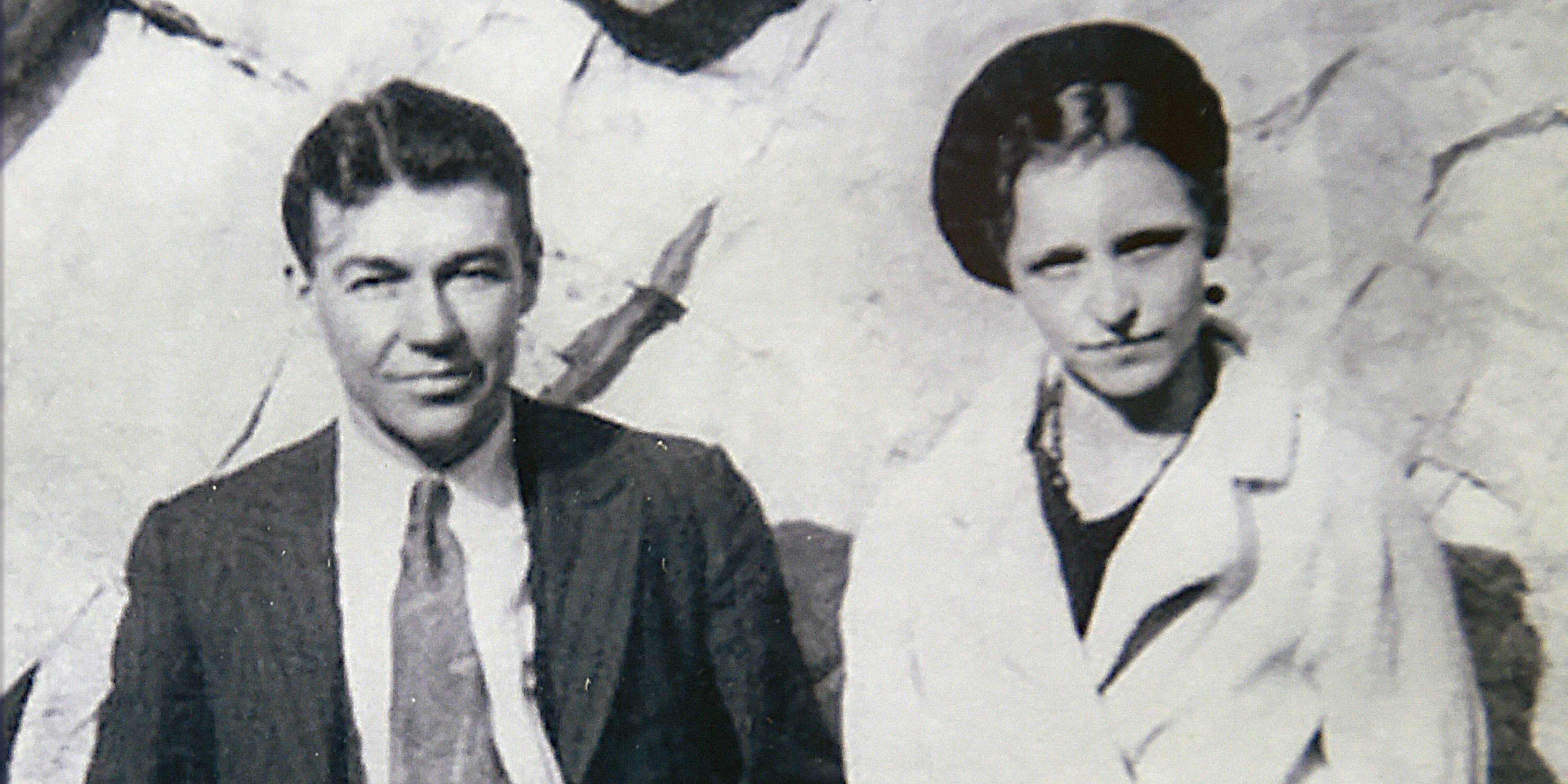 Police Kill Famous Outlaws Bonnie And Clyde May 23 1934 History