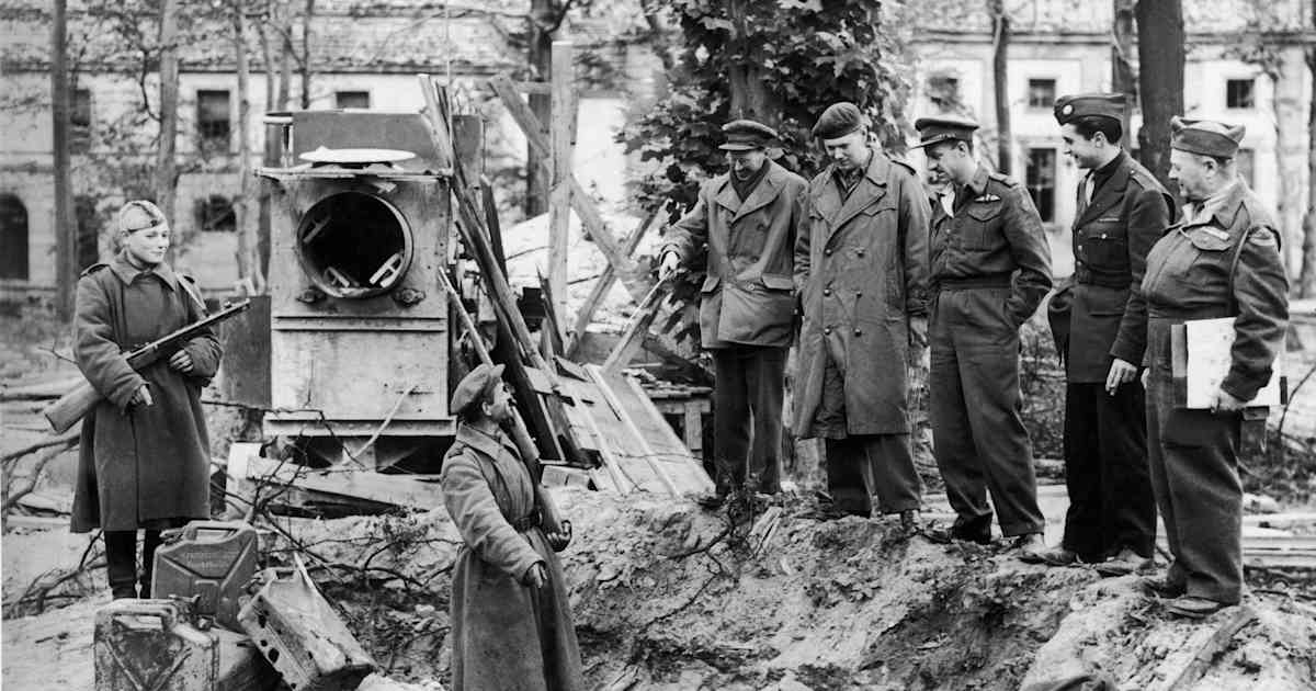 Adolf Hitler commits suicide in his underground bunker | April 30, 1945 ...
