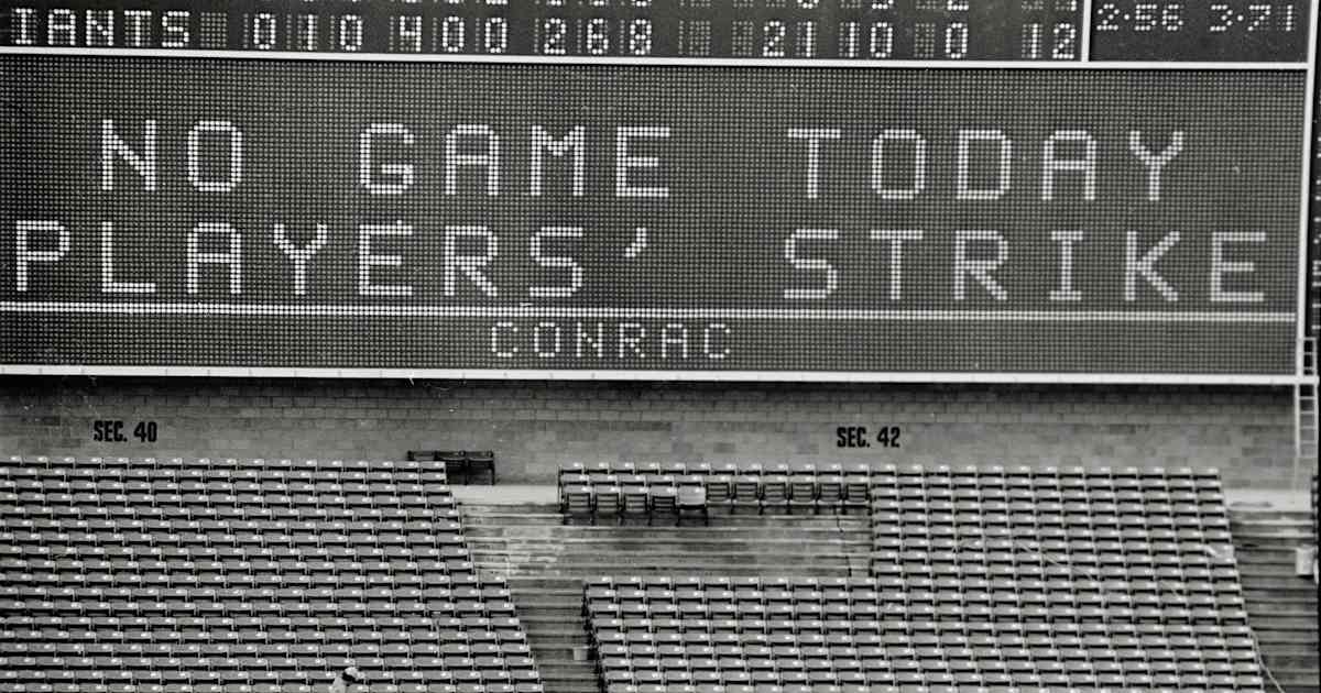 First MLB players' strike begins | April 1, 1972 | HISTORY