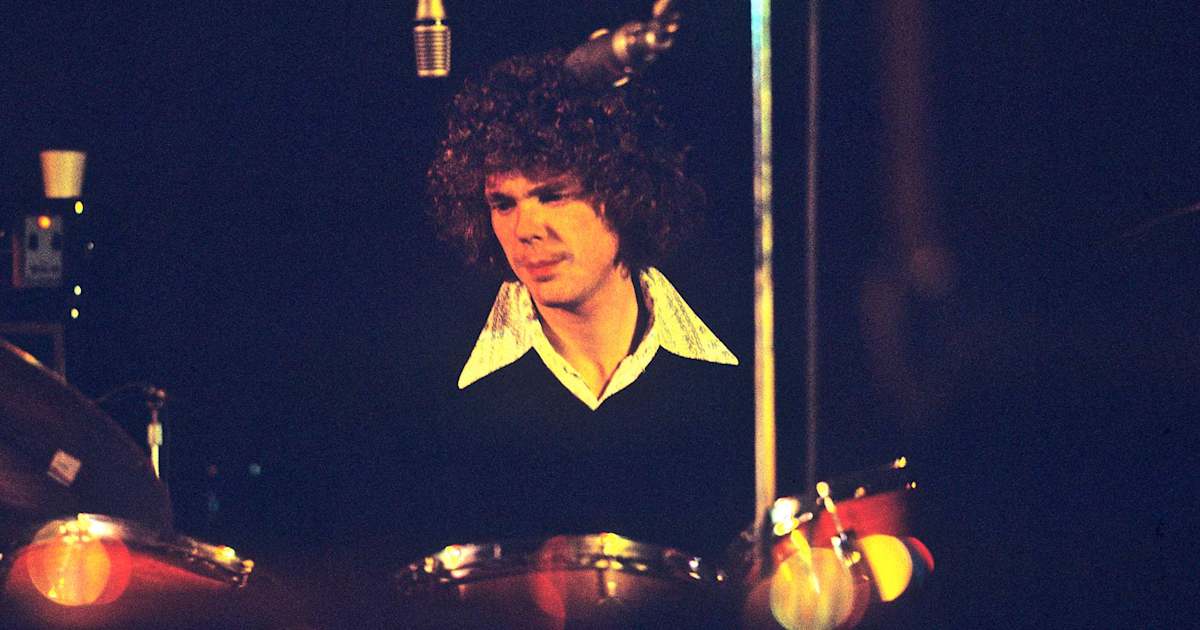 How Drummer Jim Gordon's Undiagnosed Schizophrenia Led to...