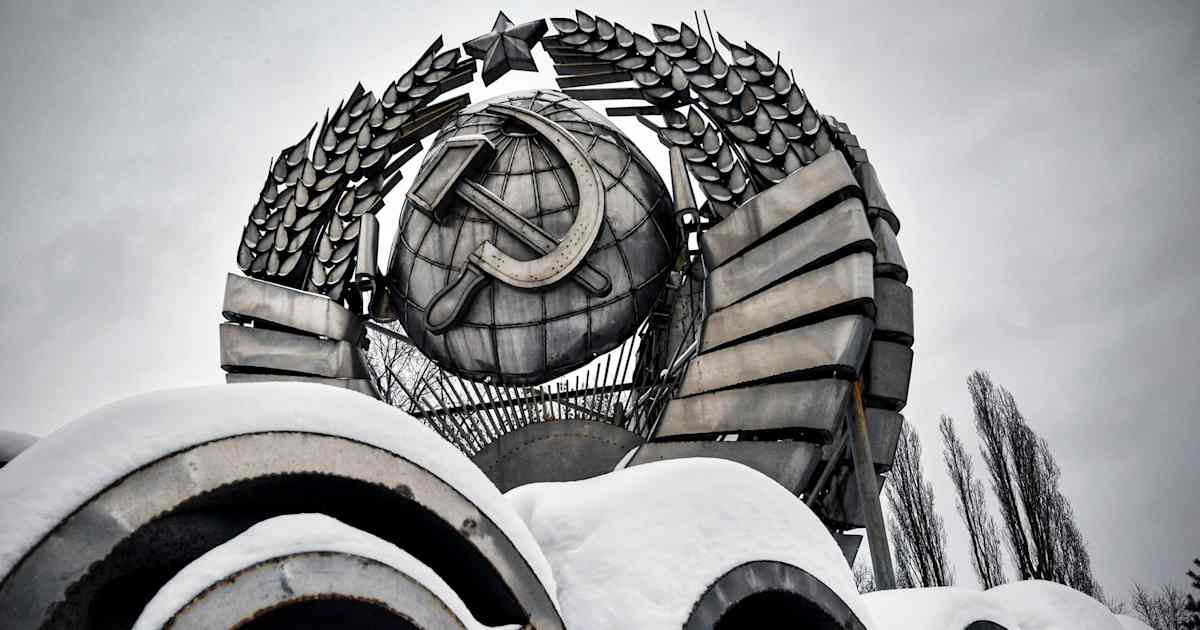 Collapse of the Soviet Union - Causes, Dates, Facts | HISTORY