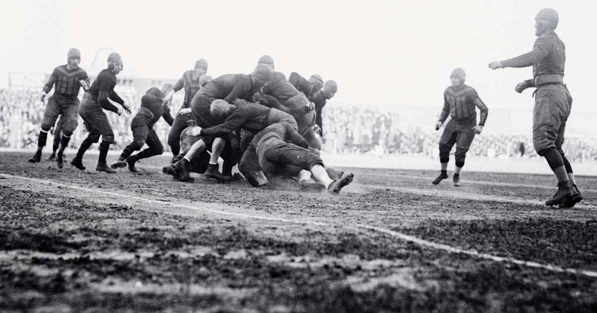 8 Defunct NFL Teams With Unusual Histories | HISTORY