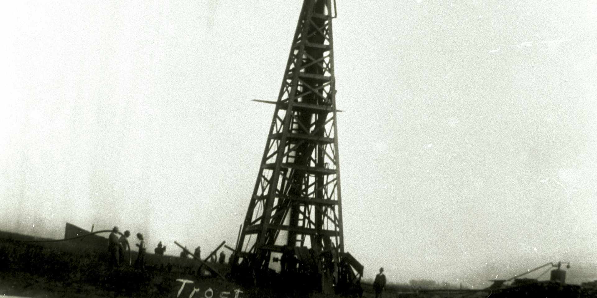 Gusher signals new era of U.S. oil industry | January 10, 1901 | HISTORY