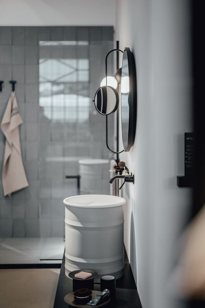 Revolving Moon | Mirrors di design | Agape Bathrooms