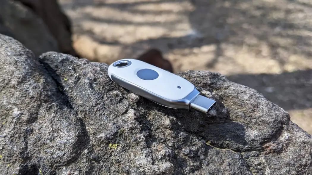 Google's Passkey Titan Key on Google Store