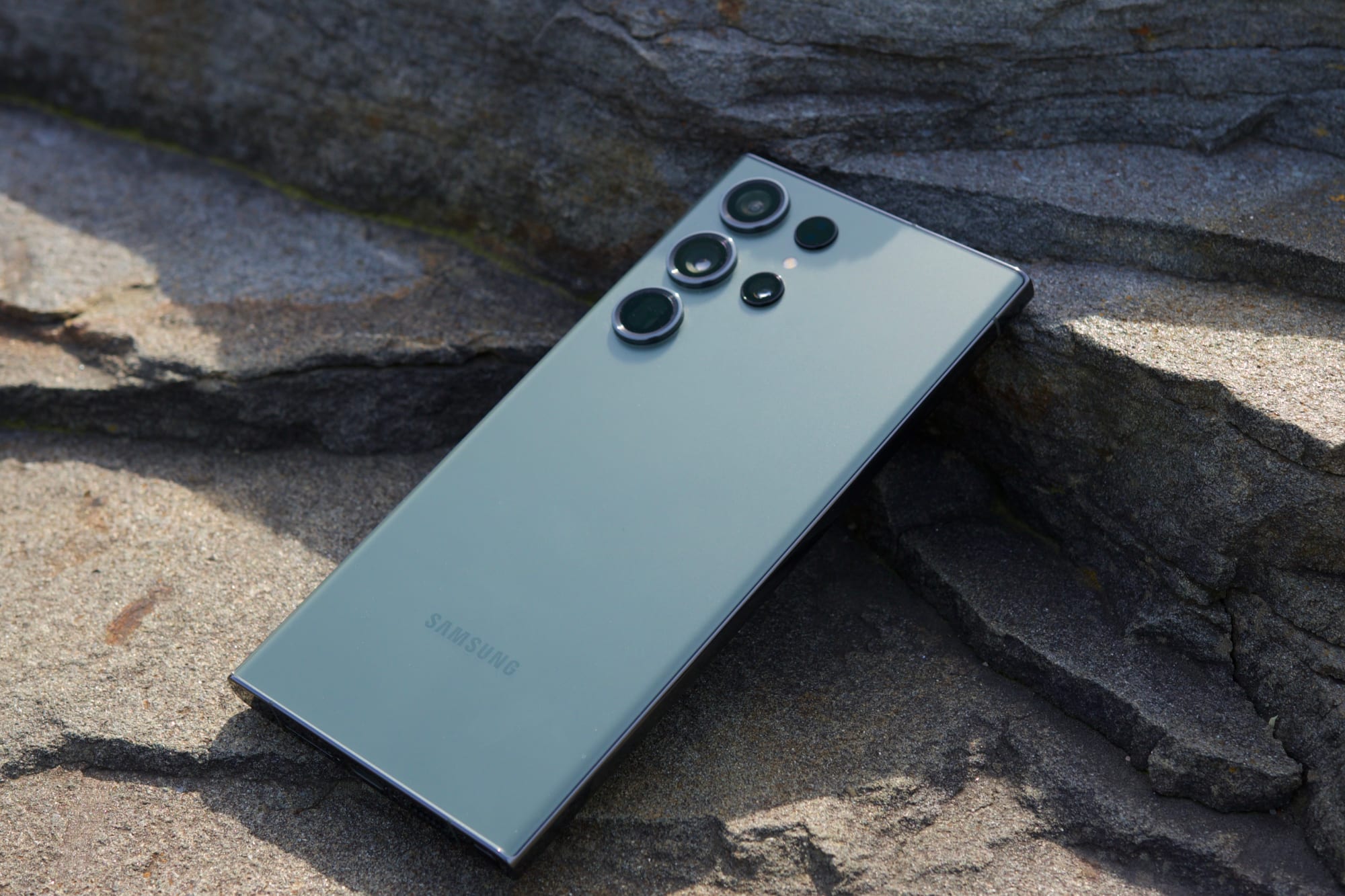 Samsung One UI 6 Auto Blocker Keeps Your Device Secure