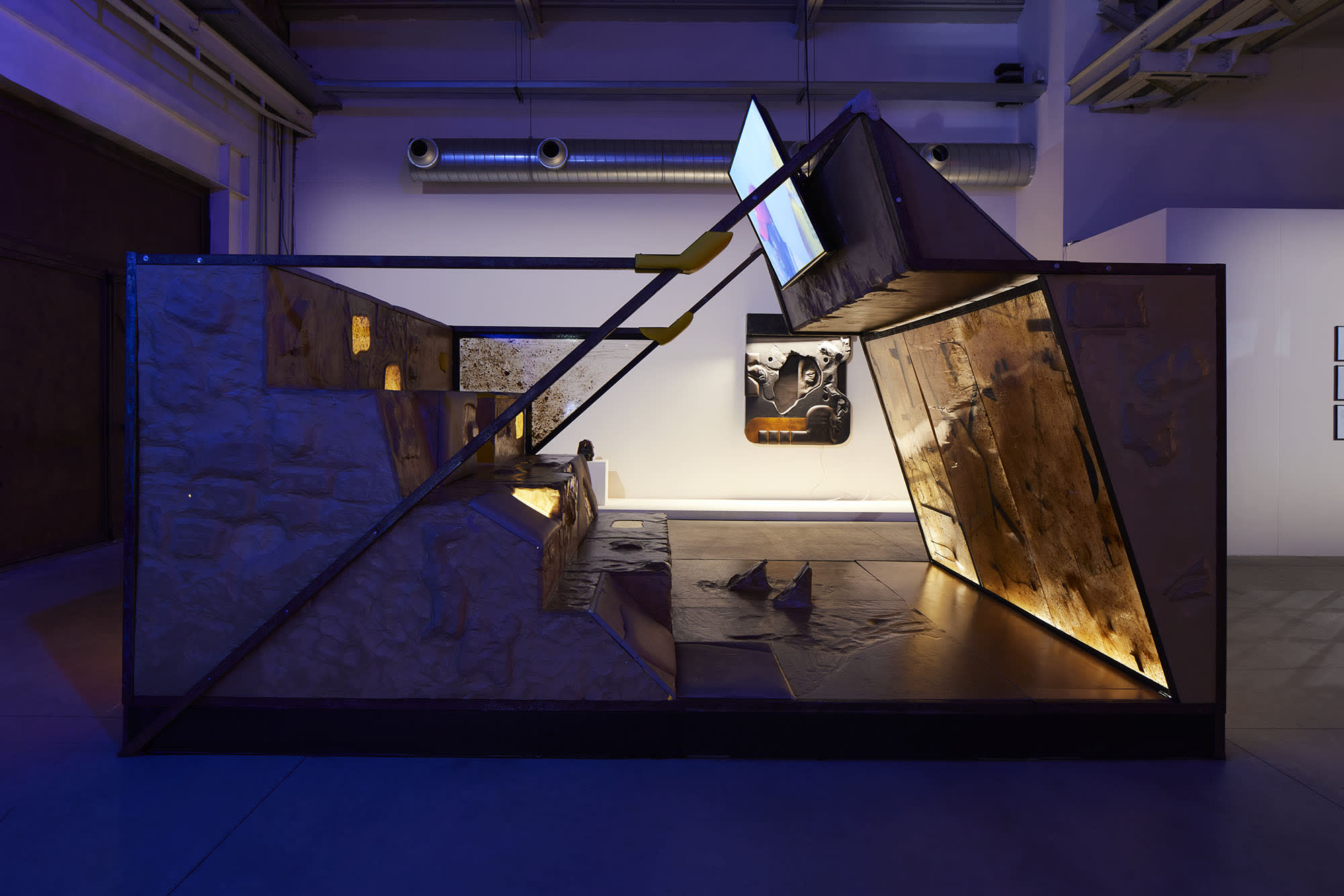 NEÏL BELOUFA // Digital Mourning // Pirelli HangarBicocca - Alto Piano