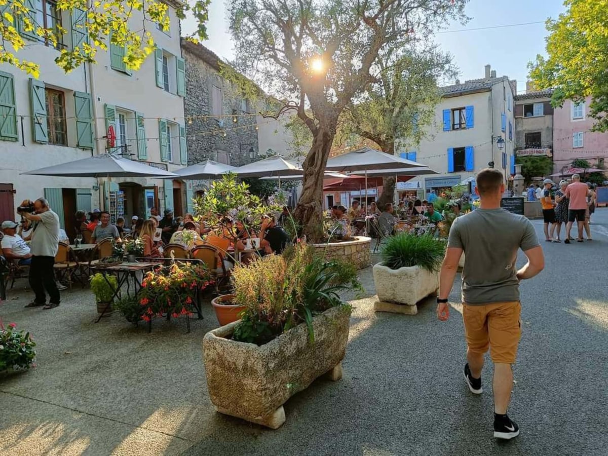 Se fasciner - Chez TATA Régusse chambre d'hôtes Provence