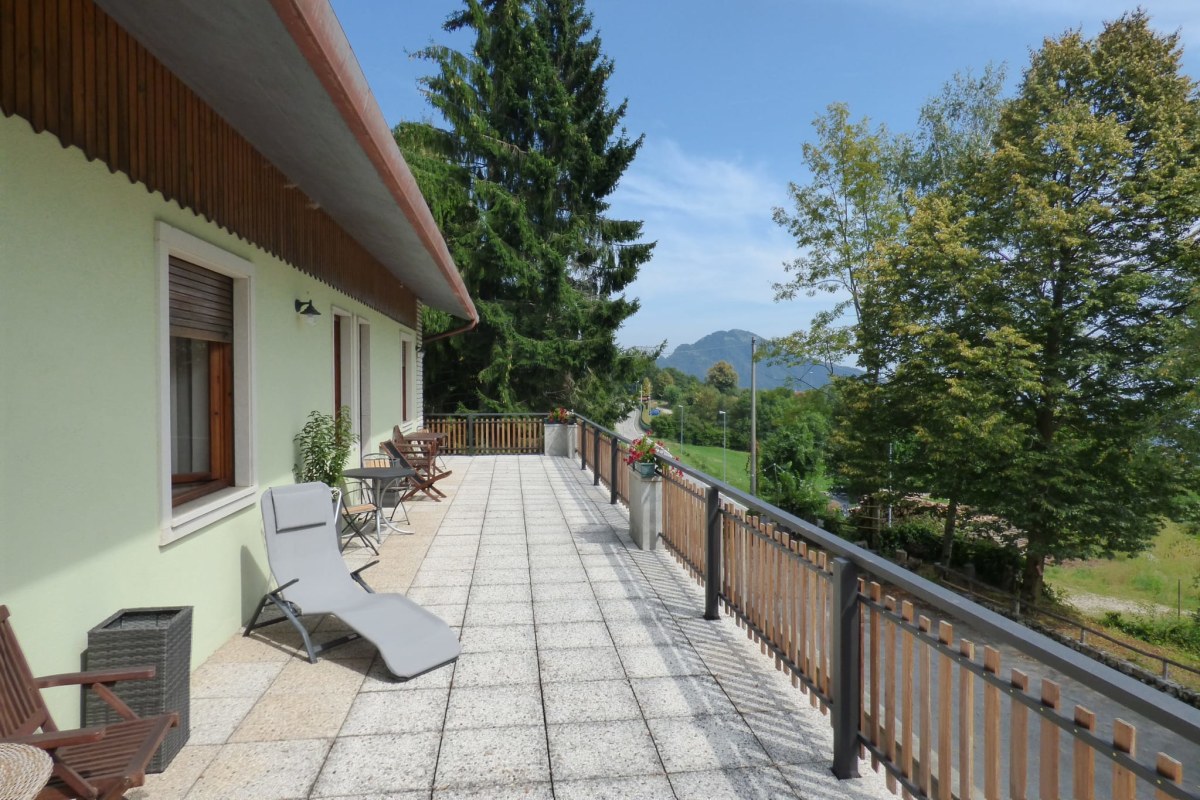 Alloggio turistico, B&B, vista sulla vallata vicentina, montagna e natura