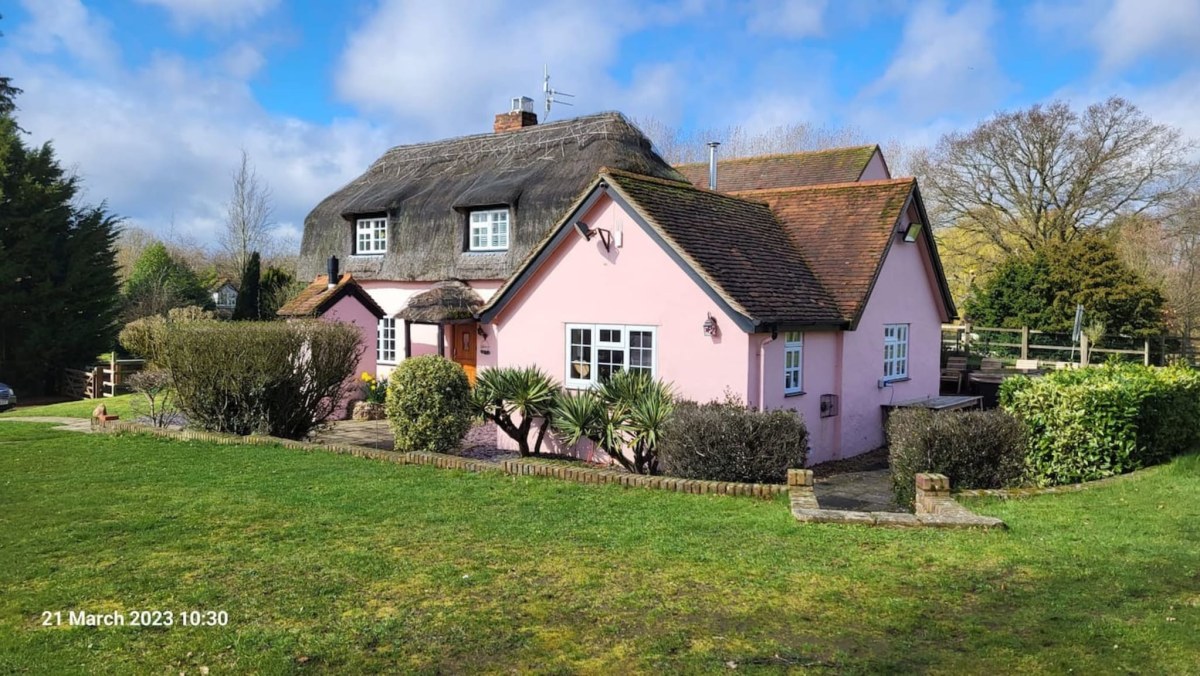 The Willows - Luxury Cottage with Hot Tub in Constable Country, Colchester