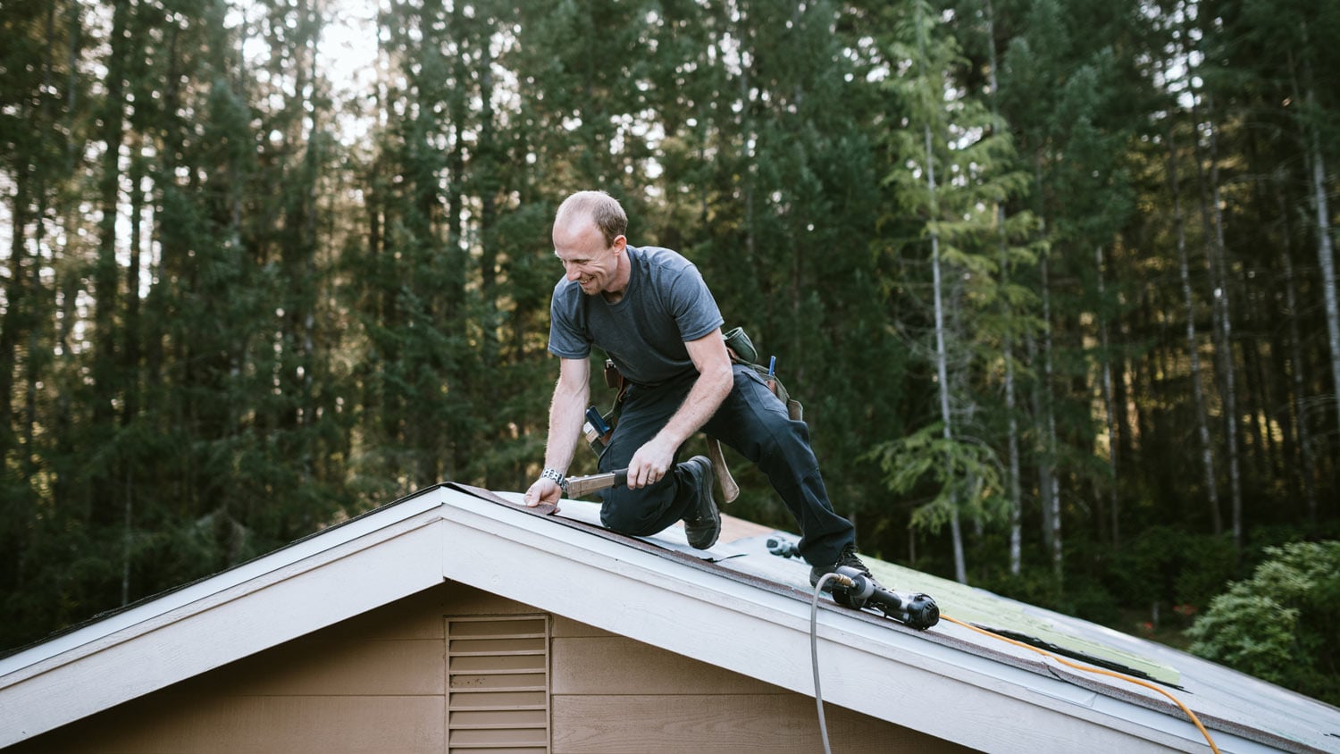 How Much Does It Cost to Replace a Garage Roof in Dallas, TX? | Angi