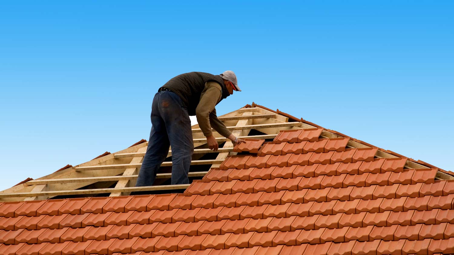 How Much Does It Cost to Repair a Tile Roof? [2026 Data] | Angi