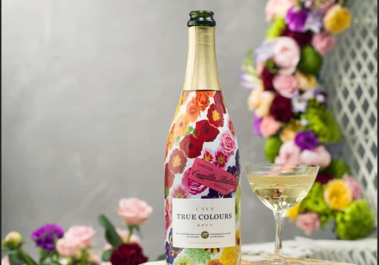 True Colours Cavalle trendikäs kesäinen kukkakuosi | Viinimaa ...