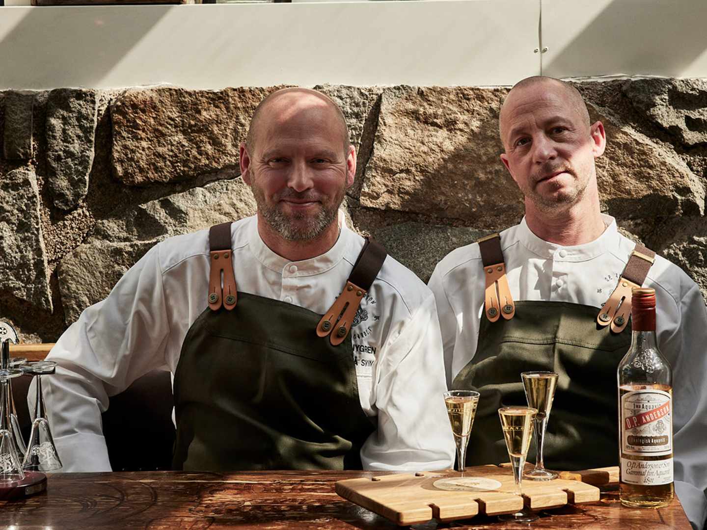 Jimmy & Kalle – två små svin som brinner för brännvin | folk o folk
