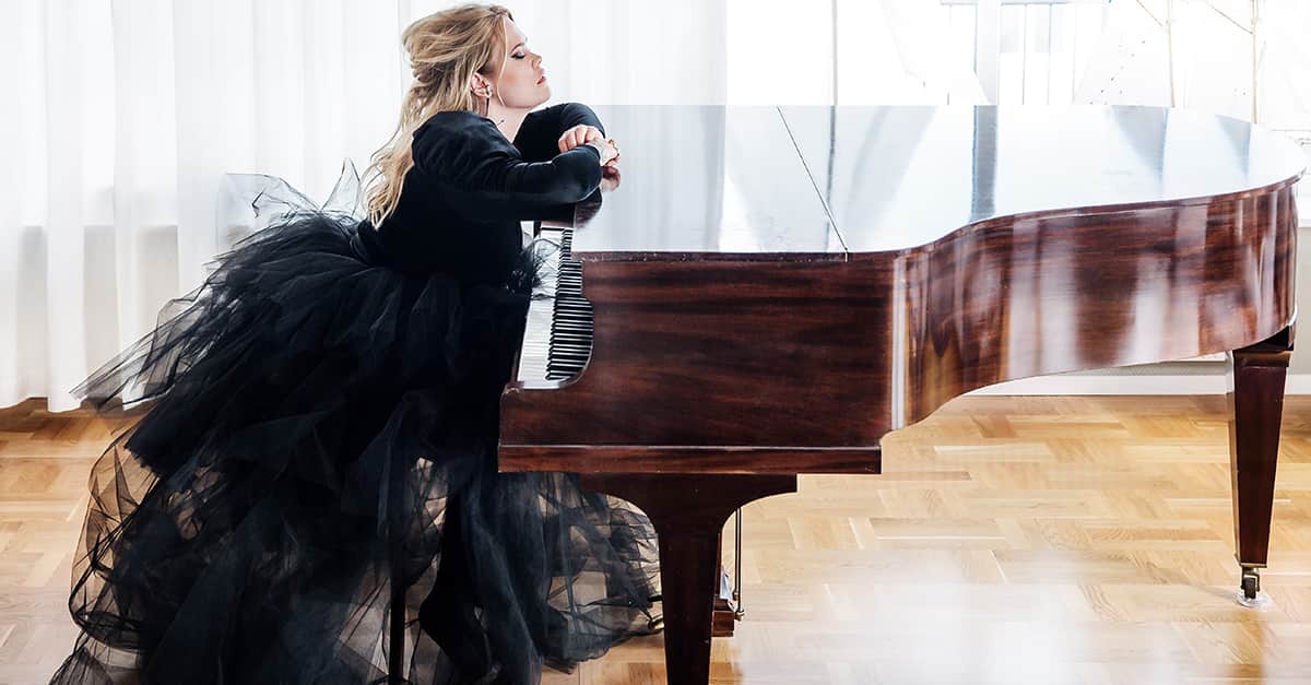Julia Frej – mångsysslande artist och låtskrivare | folk o folk