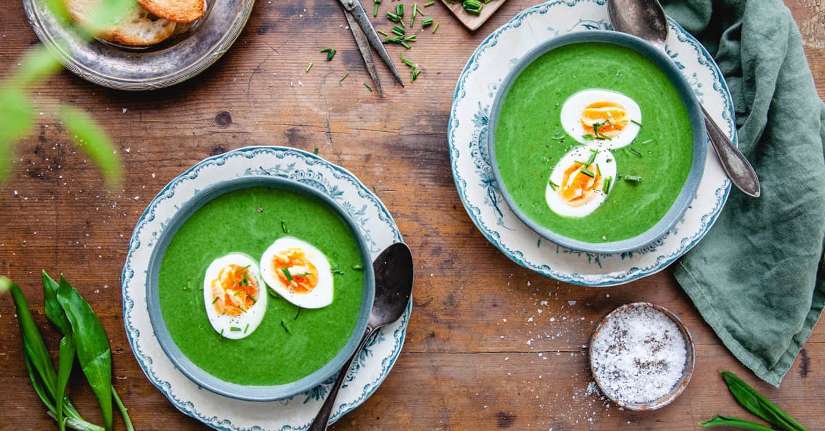 Nässelsoppa med ramslök och kokt ägg | folk o folk