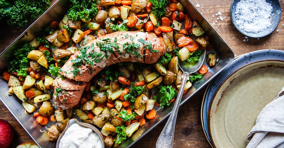 Falukorv på rotfruktsbädd med senapskräm | folk o folk