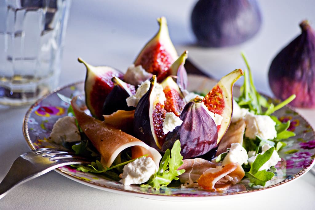 Salat viigimarjade ja kitsejuustuga