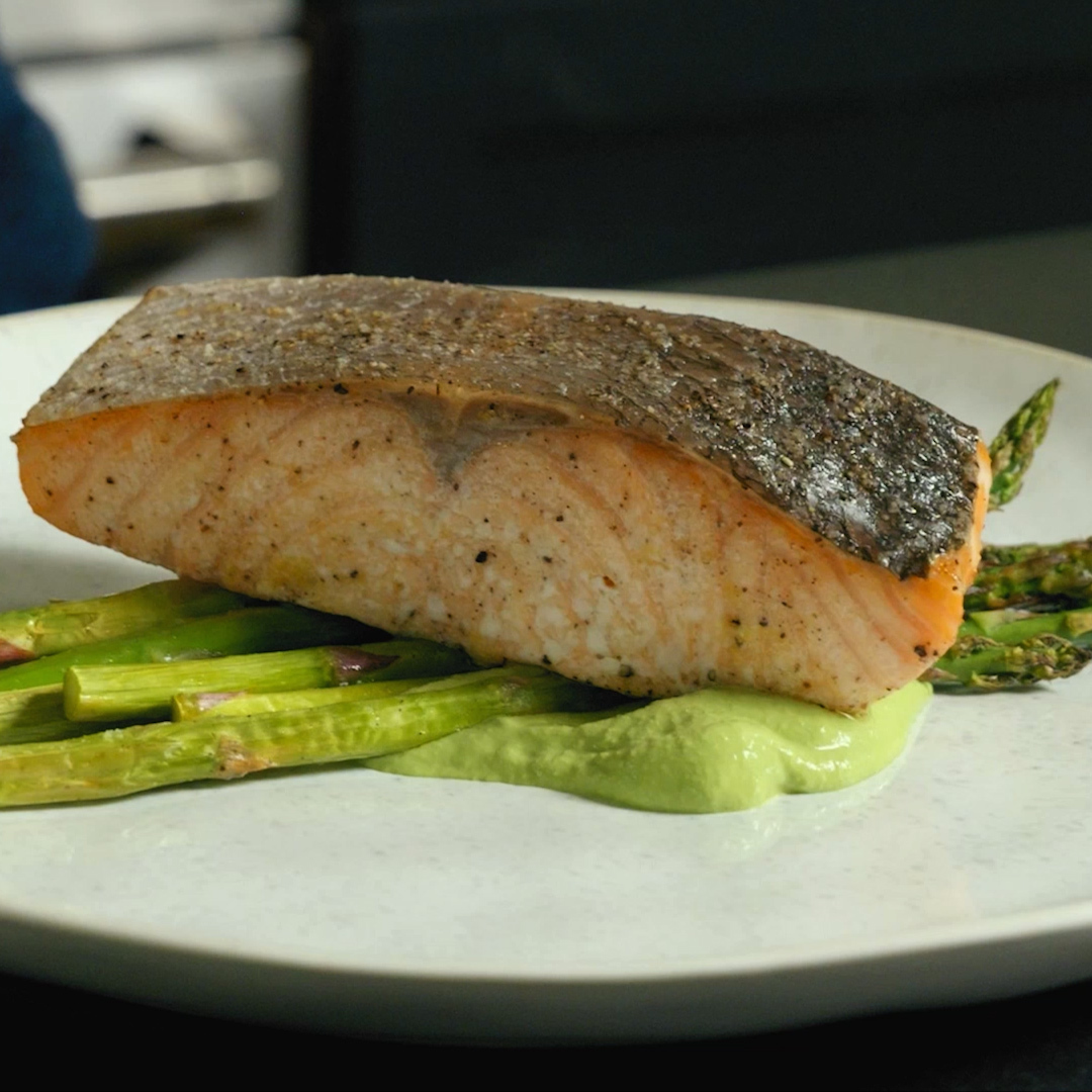 Steam-Roasted Salmon with Asparagus and Green Tahini Sauce | Combi ...