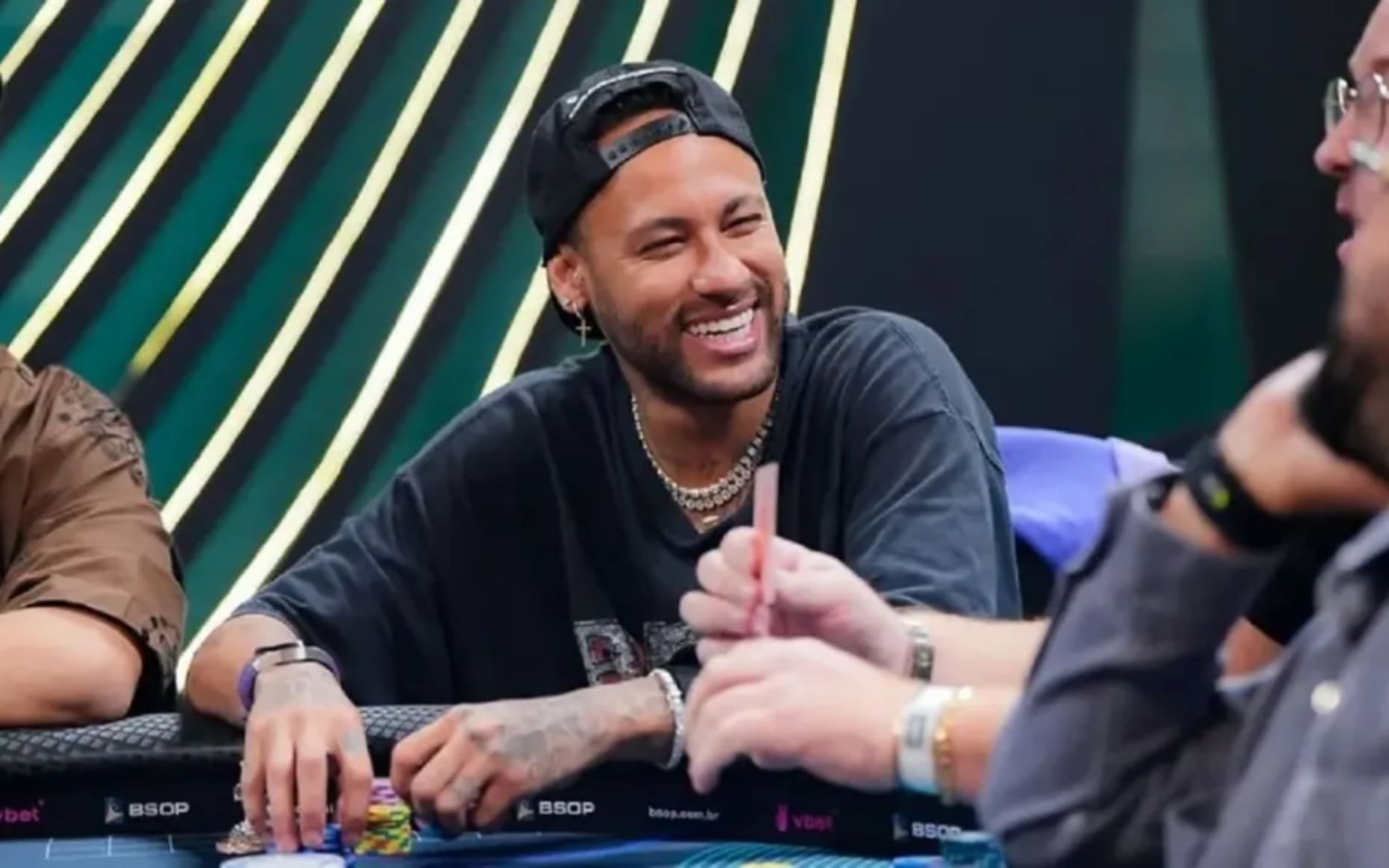 Neymar Jr. ganha R$ 350 mil em torneio de poker no Brasil