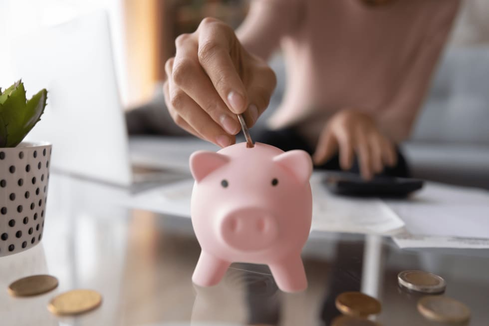 How to Budget for Your First Apartment (Checklist and Tips)