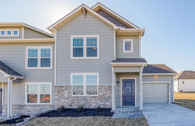 27401 E Oak View Dr - Lake Lotawana, MO apartments for rent