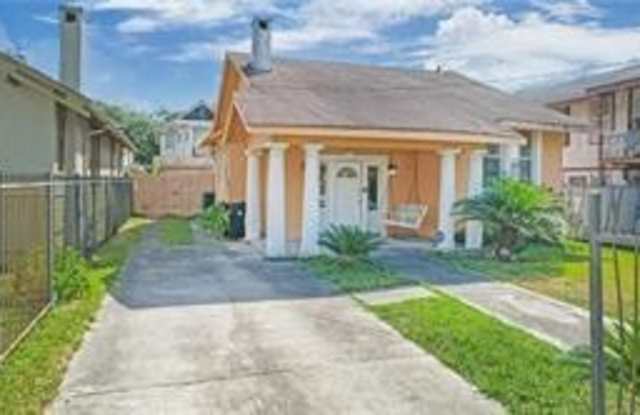 2831 CALHOUN Street - New Orleans, LA apartments for rent