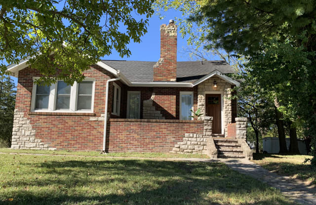 3175 Fee Fee Rd - Bridgeton, MO apartments for rent