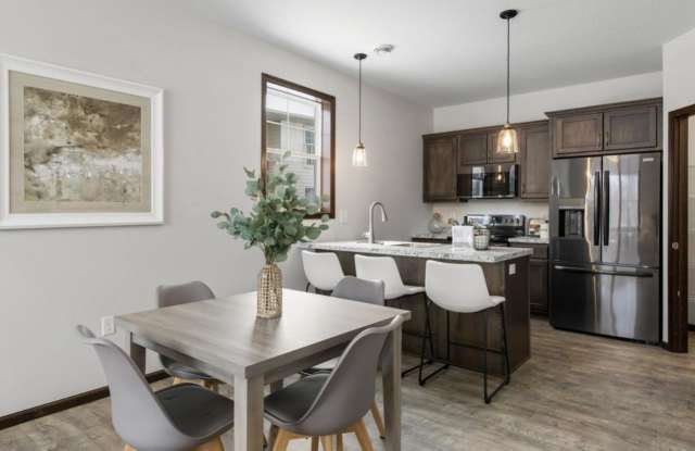 3000 Hemingway Dr - Chaska, MN apartments for rent