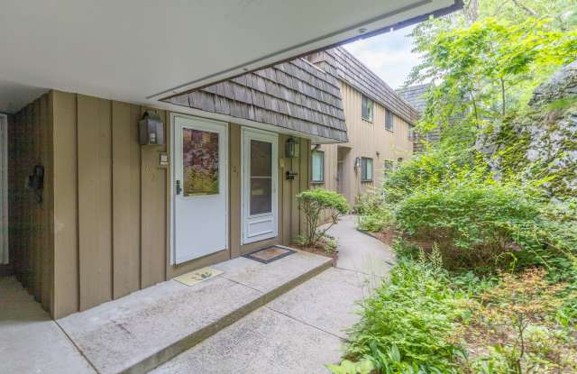 Large 3 bedroom condo with private deck and community pool - Norwalk ...