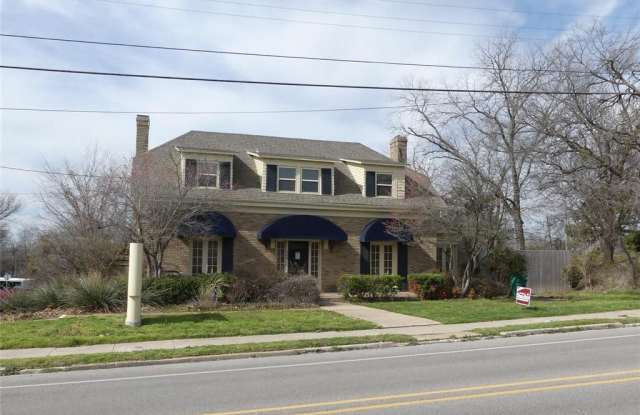 304 S Trinity Street - Decatur, TX apartments for rent