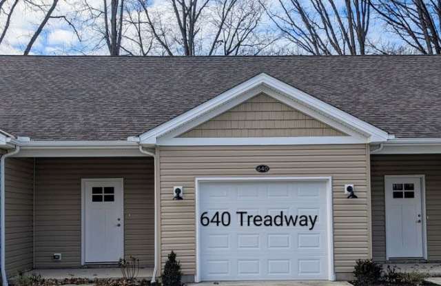 2 Bedroom Ranch Treadway Ponds - Sheffield Lake, OH apartments for rent