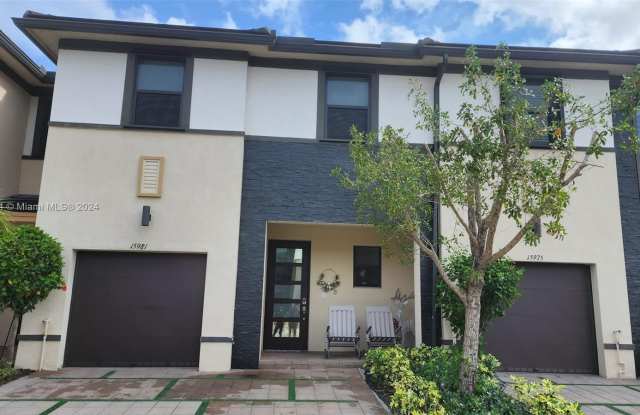 15981 NW 91 CT - Miami Lakes, FL apartments for rent