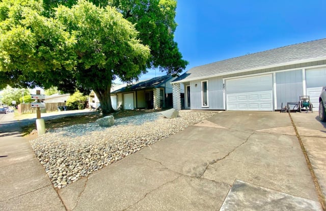 8001 Zenith Dr - Citrus Heights, CA apartments for rent