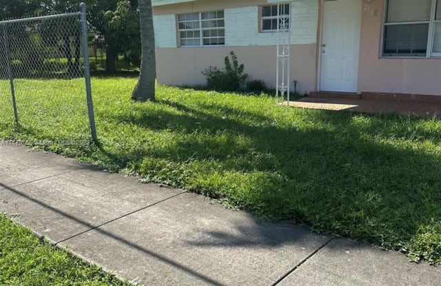 2115 SW 50th Ave - West Park, FL apartments for rent