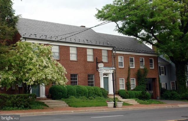 3976 CHAIN BRIDGE RD - Fairfax, VA apartments for rent